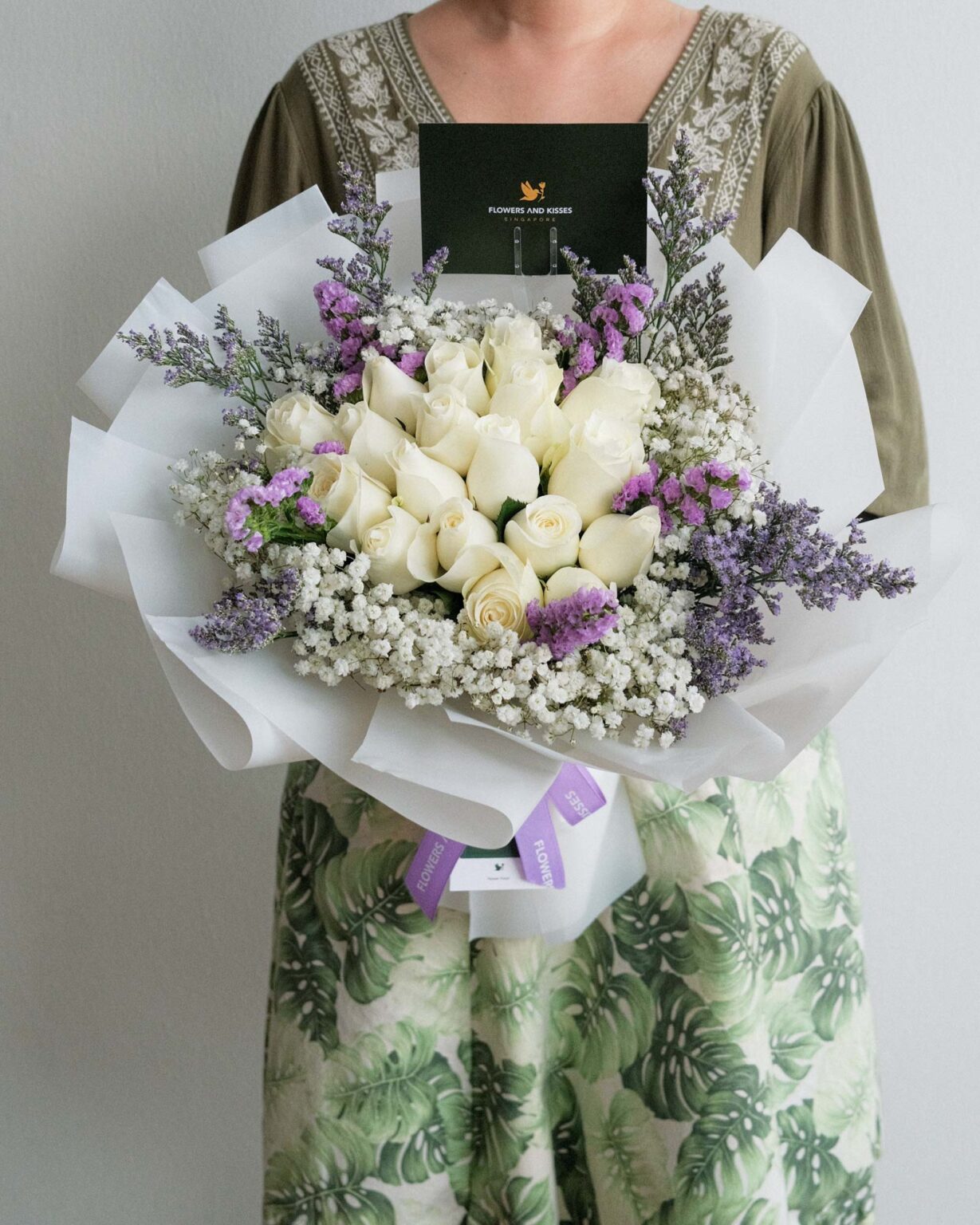 Beautiful Ivory Bouquet in Singapore | Flowers and Kisses
