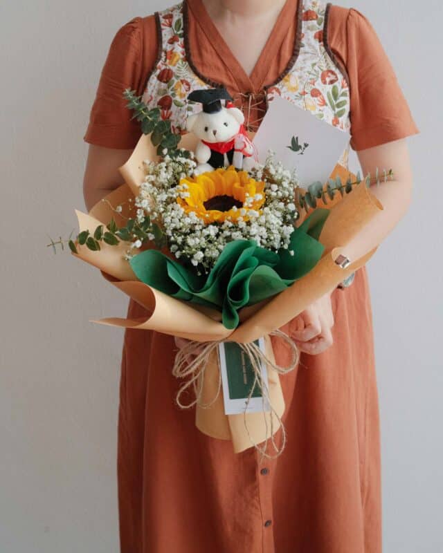 Jolly | Flowers and Kisses