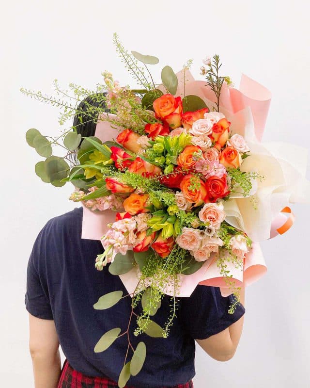 Order Hand Bouquets in Singapore | Flowers and Kisses