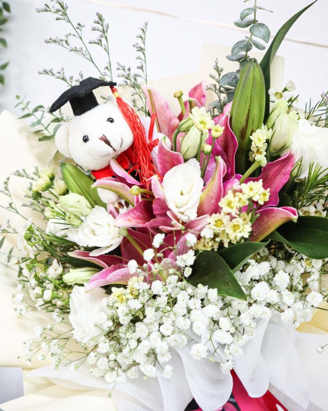 Lily Bouquet Delivery in Singapore | Flowers and Kisses