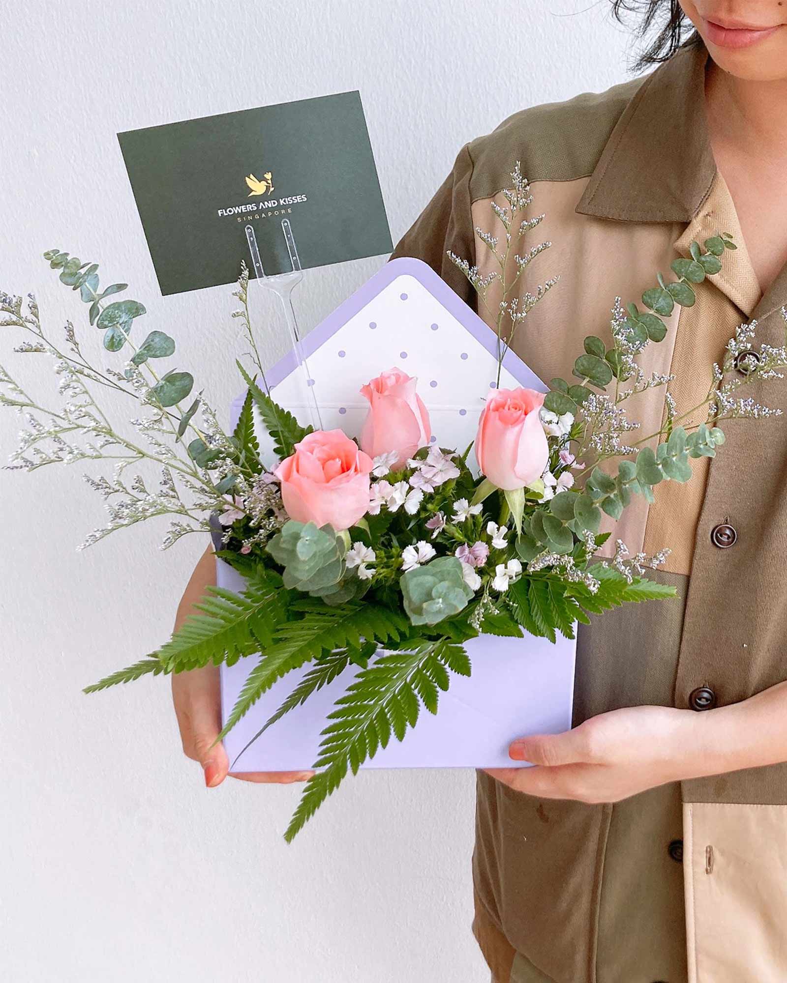 Mae | Flowers and Kisses