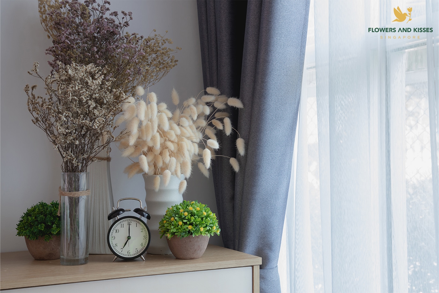 4 Tips to Maintain Your Dried Flower Bouquet | Flowers and Kisses