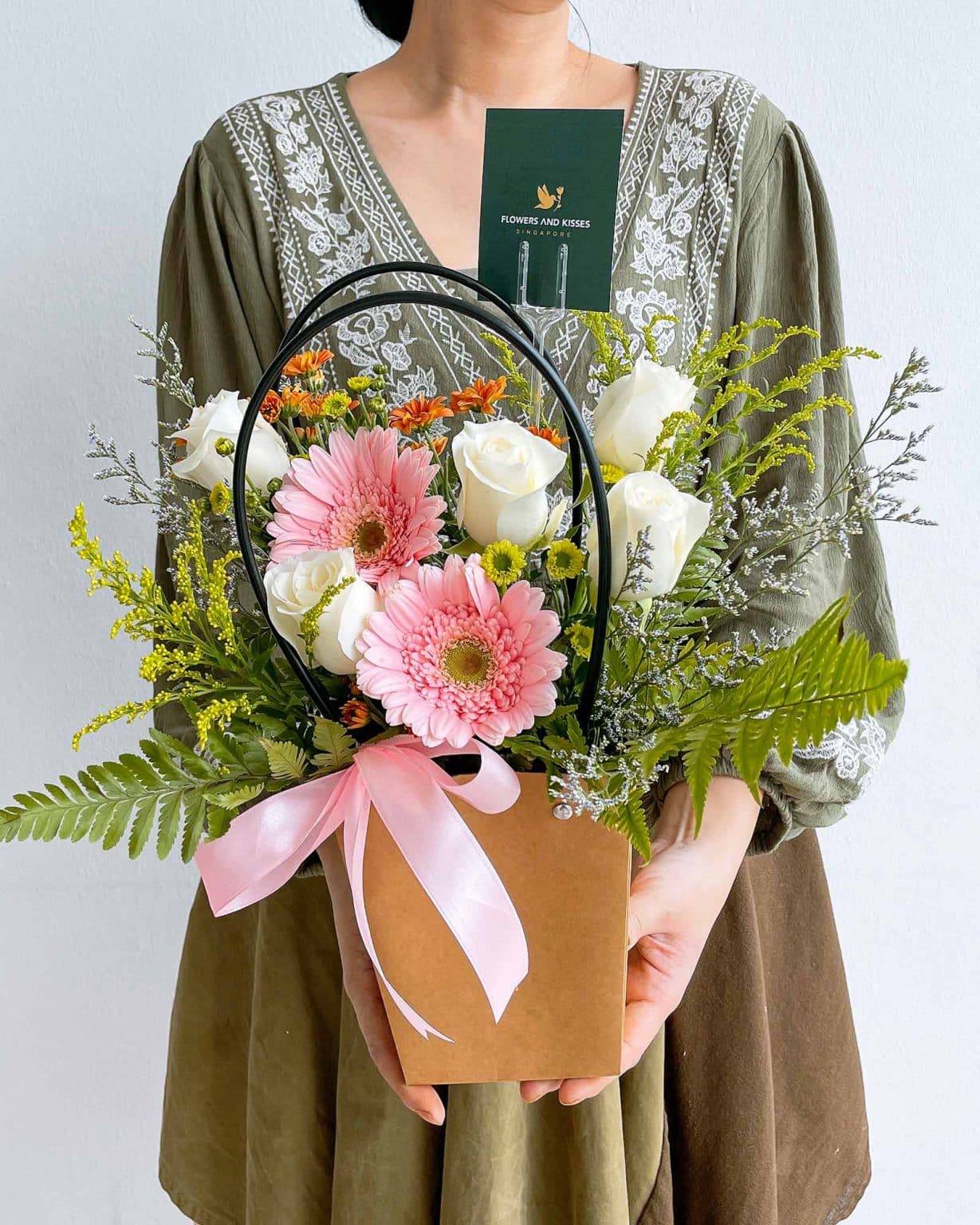 Ada | Flowers and Kisses