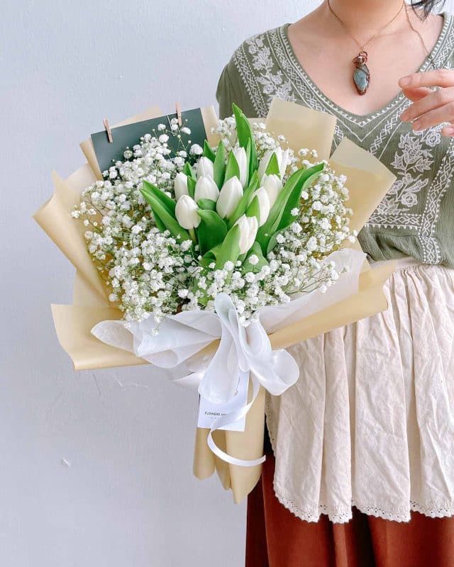 Claire | Flowers and Kisses