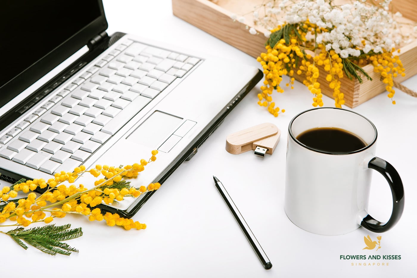 4 Reasons to Have Flowers on Your Work Desk | Flowers and Kisses
