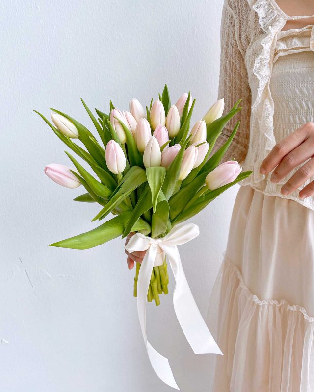 Eleanor Bridal Bouquet | Flowers and Kisses