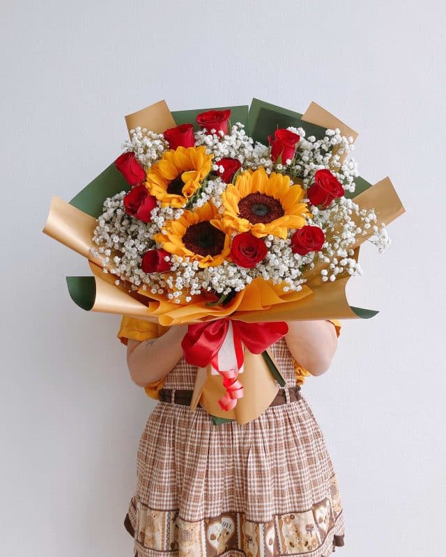 Lina | Flowers and Kisses