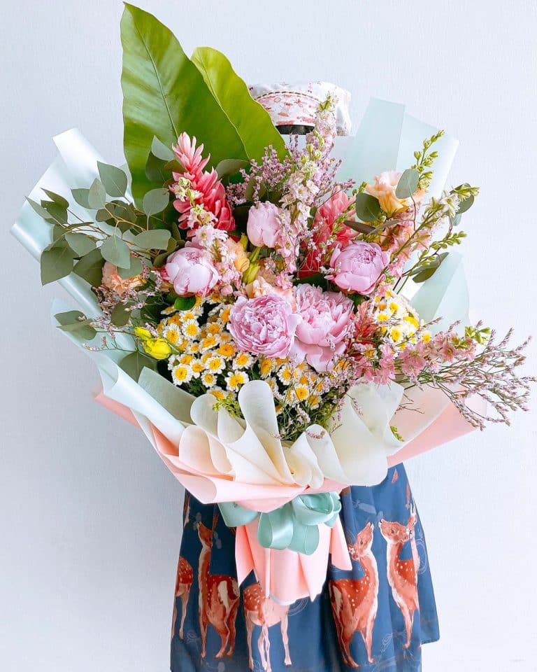 Dominique | Flowers and Kisses