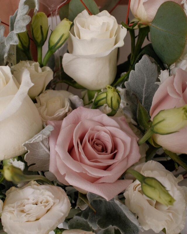 Lowen | Flowers and Kisses